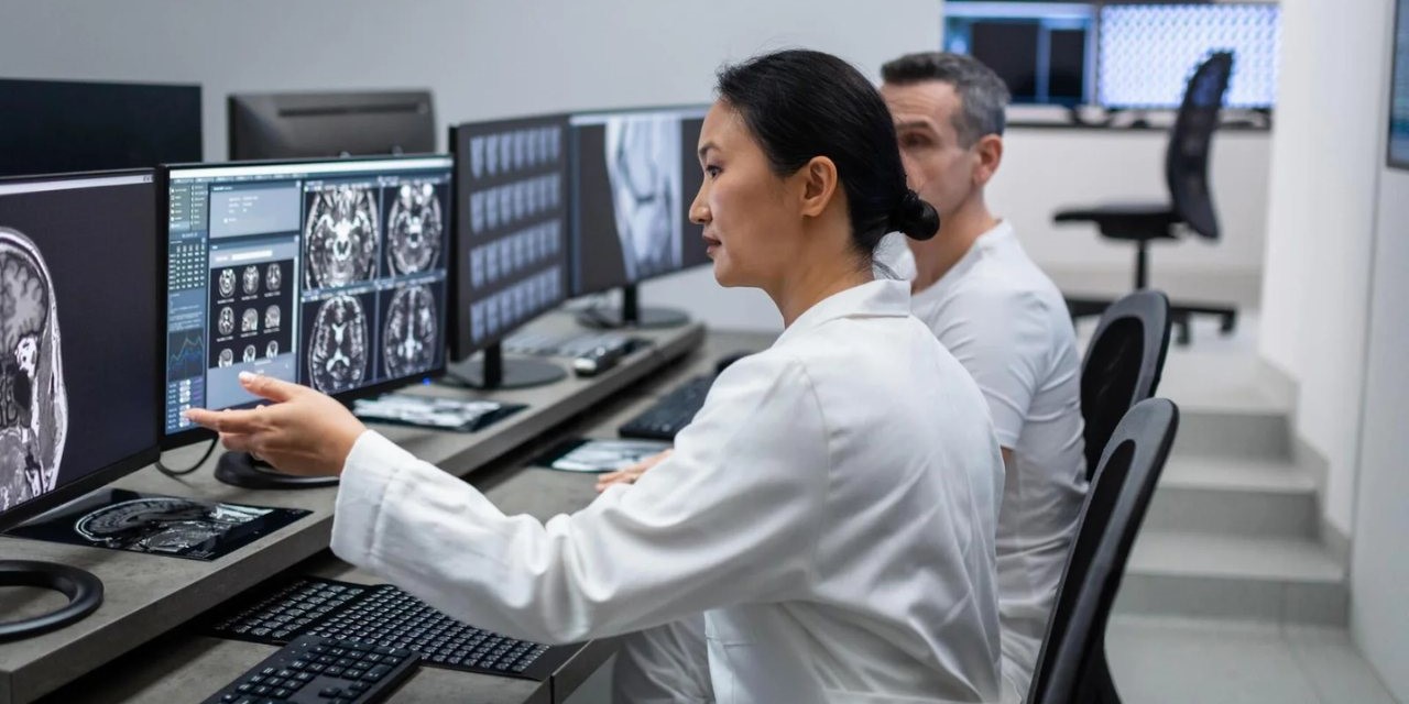 Discover the Bright Future: Cloud-based PACS vs Traditional RIS